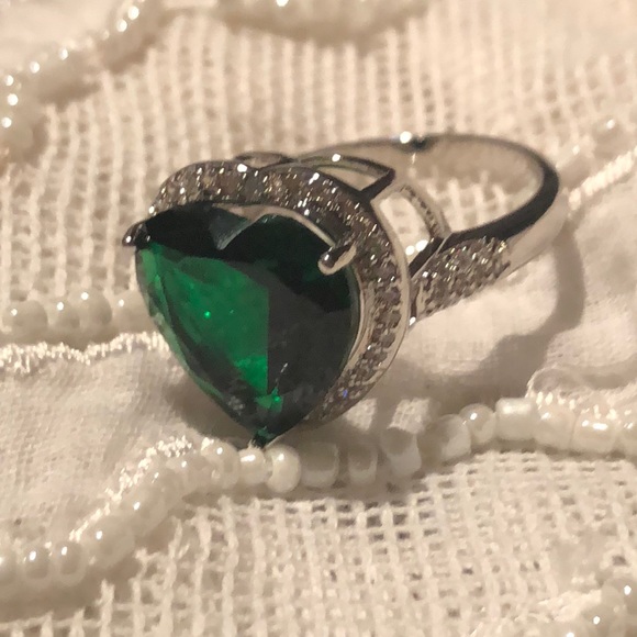 Jewelry | Heart Size 8 Green Ring Austrian Crystal Nwots | Poshmark